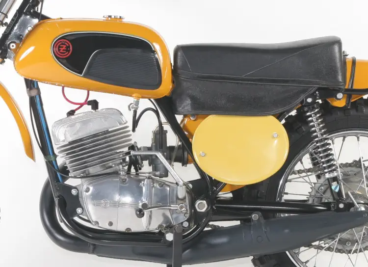 CLASSIC MOTOCROSS IRON: 1972 CZ400 YELLOW TANKER - Motocross Action ...